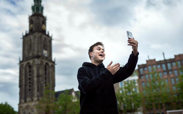 Stadjer Sam Kroon gaat met zijns sketches als een speer op Insta en ...